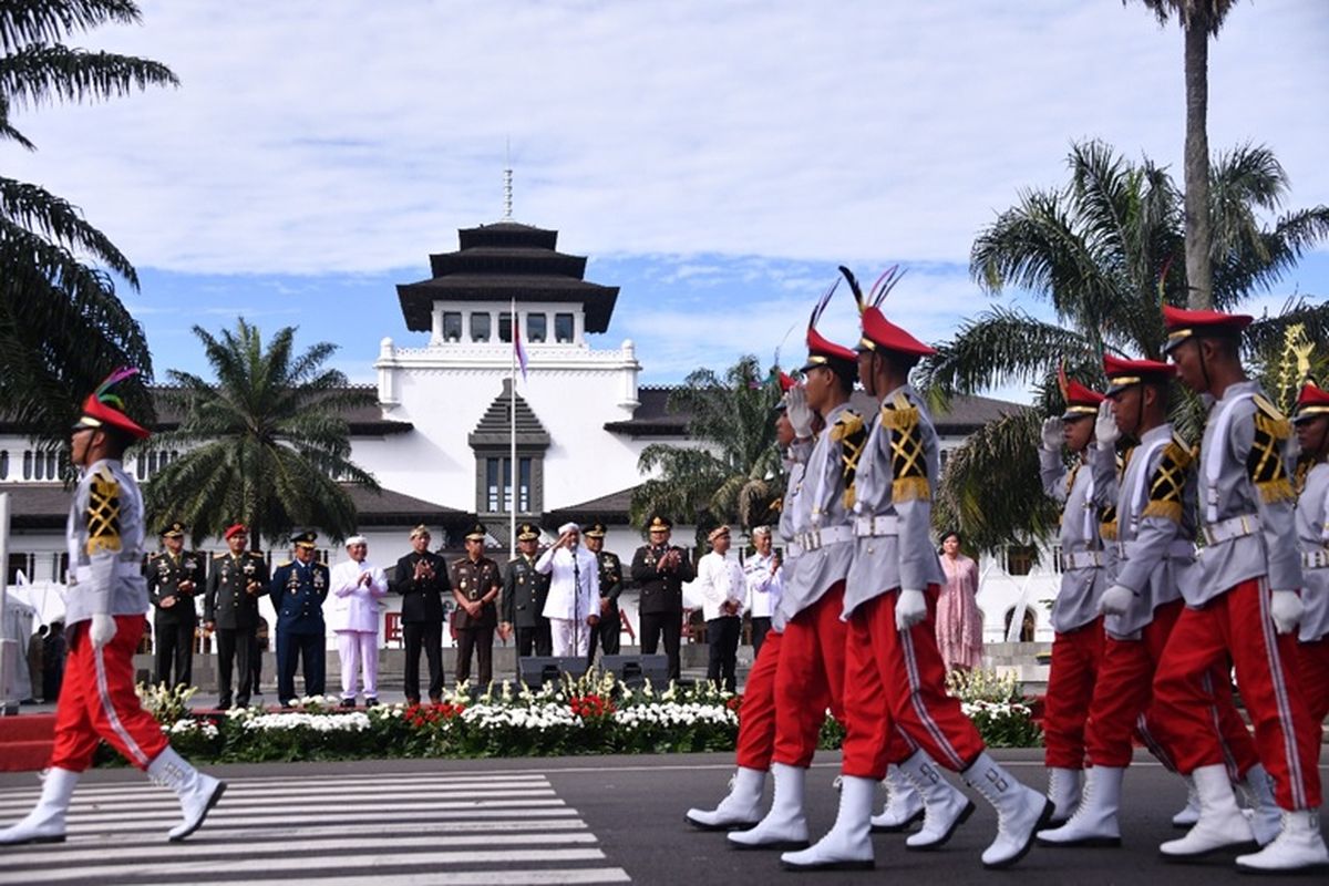 Pemprov Jabar Gelar Kirab Budaya untuk Peringati HUT Ke-80 Kemerdekaan Republik Indonesia