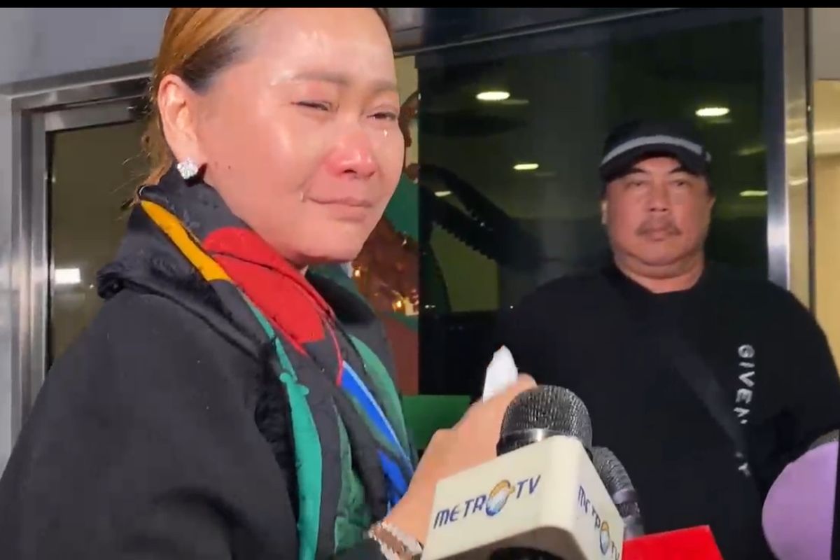 Dapat Kabar Titiek Puspa Meninggal, Inul Daratista Tiba di RS Medistra ...