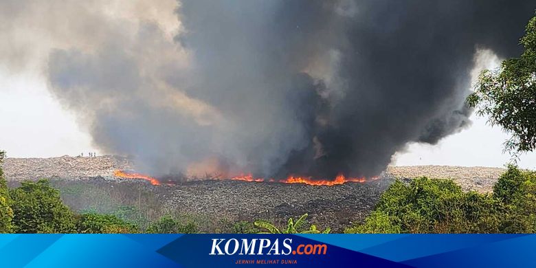 Gunung Sampah TPA Sukawinatan Palembang Terbakar, Api Mulai Dekati Rumah Warga