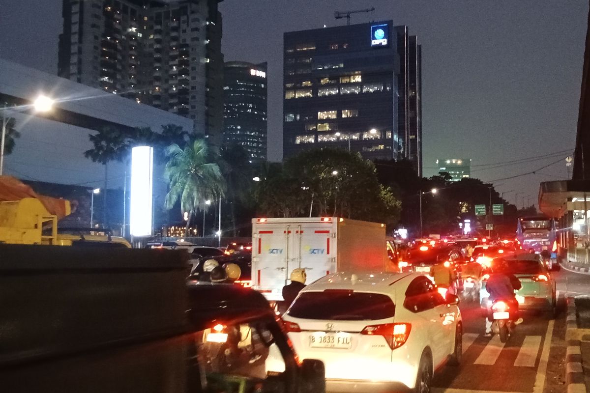 Jalan Jenderal Sudirman-Thamrin Macet Imbas Hujan Deras