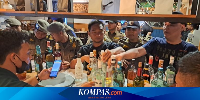 Satpol PP Tangsel Razia Toko Jamu dan Kafe, 187 Botol Miras Disita