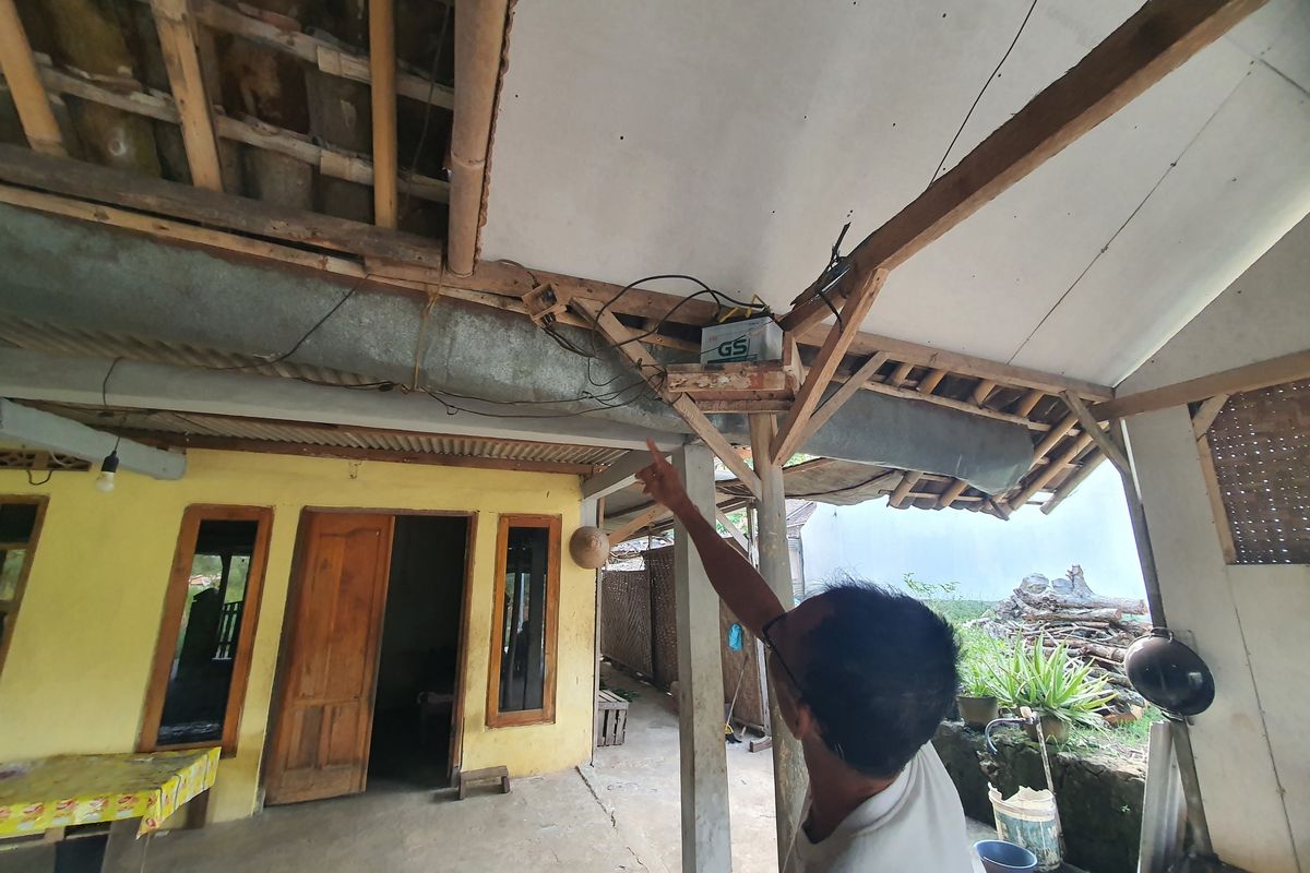 Bermodal Panel Surya dan Aki Bekas, Warga Gunungkidul Terangi Rumah ...