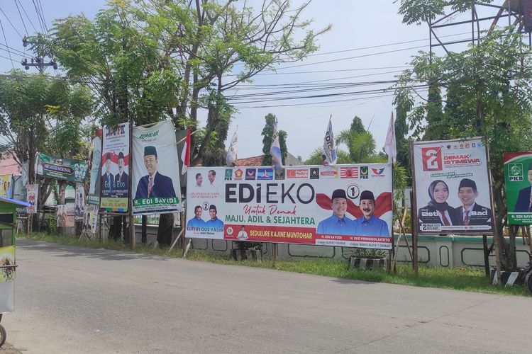 Foto : 1.000-an APK Pilkada Demak Langgar Aturan, Bawaslu Surati KPU ... Foto : 1.000-an APK Pilkada Demak Langgar Aturan, Bawaslu Surati KPU ...