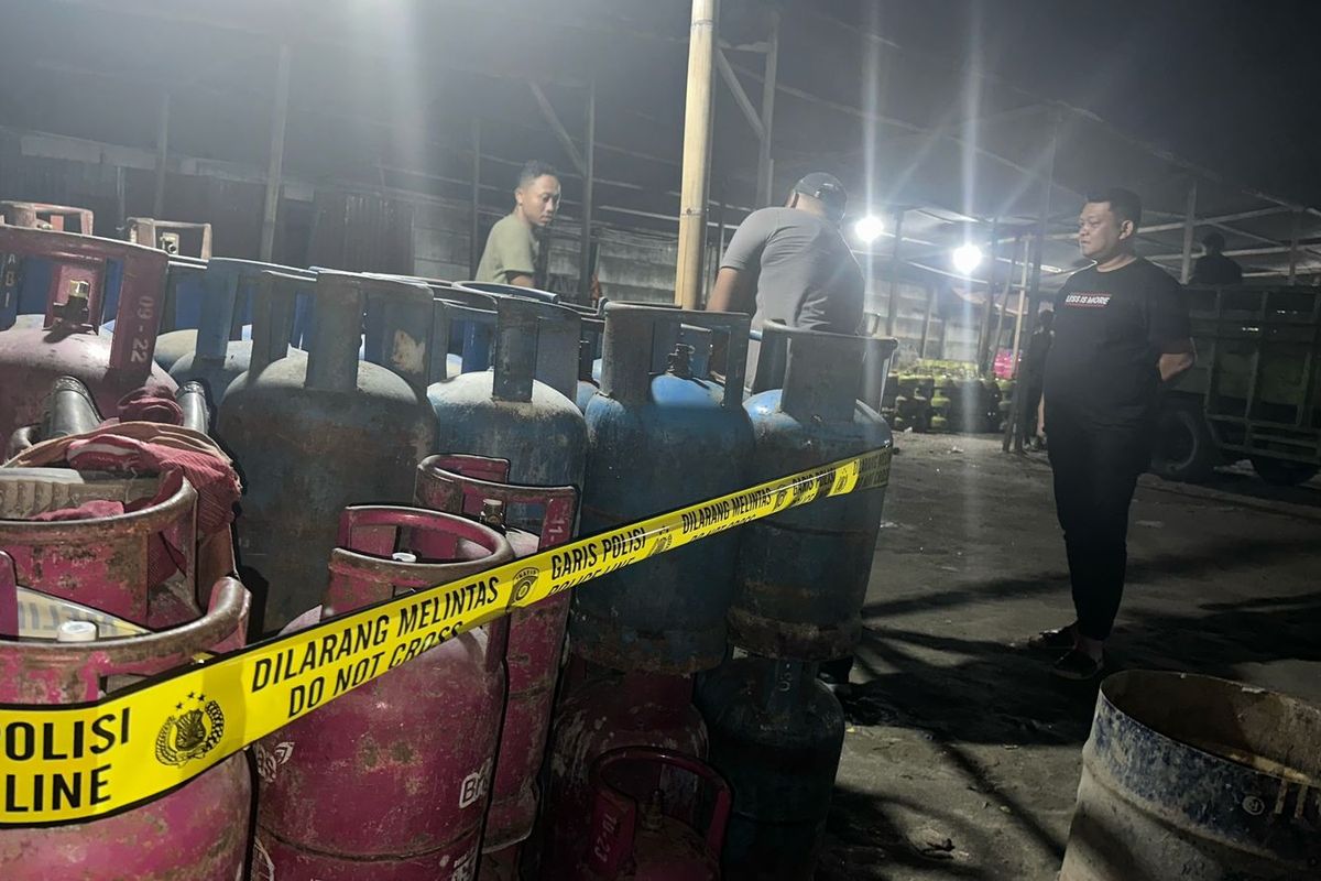Gudang Berisi Ratusan Tabung Gas Oplosan di Medan Digerebek, 1 Orang Ditangkap, 7 Diburu