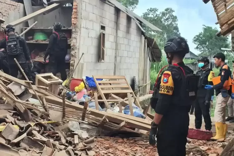 Berita Terkini Harian Ledakan Petasan Di Malang Terbaru Hari Ini ...