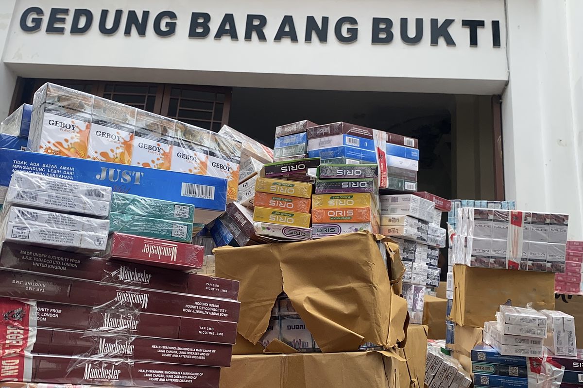 Negara Rugi Rp 1,9 Miliar gara-gara 5.000 Slop Rokok Ilegal, Dua Pedagang di Sukabumi Ditangkap