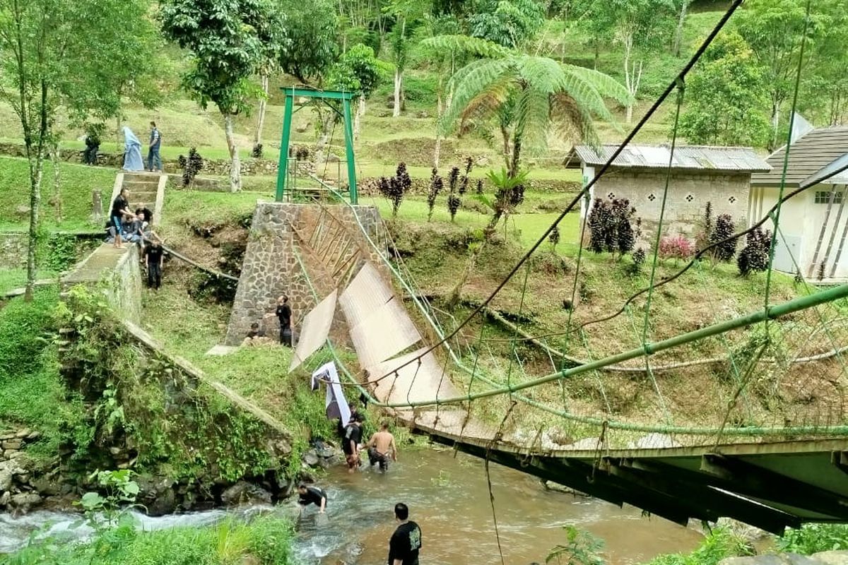 24 Orang Terjatuh dari Jembatan Ambruk di TN Gunung Halimun Salak
