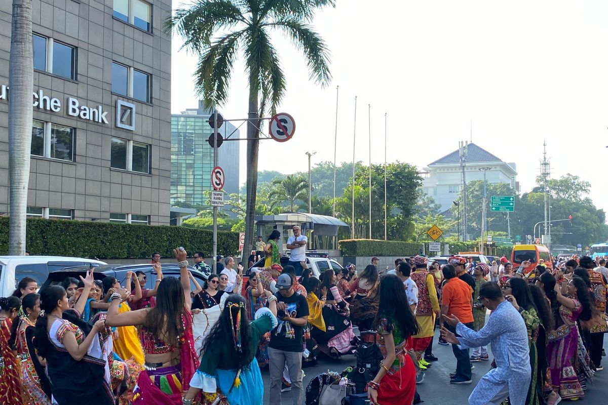 Serba-serbi CFD Jakarta: Dari Tari India hingga Arak-arakan Keranda