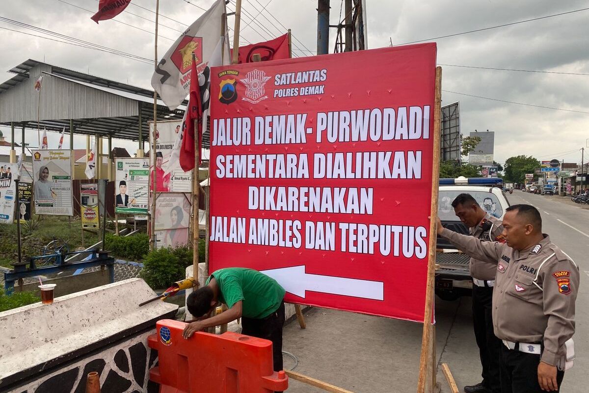 Banjir Grobogan: Jalur Utama Semarang-Purwodadi Lumpuh Total, Dialihkan Lewat Demak