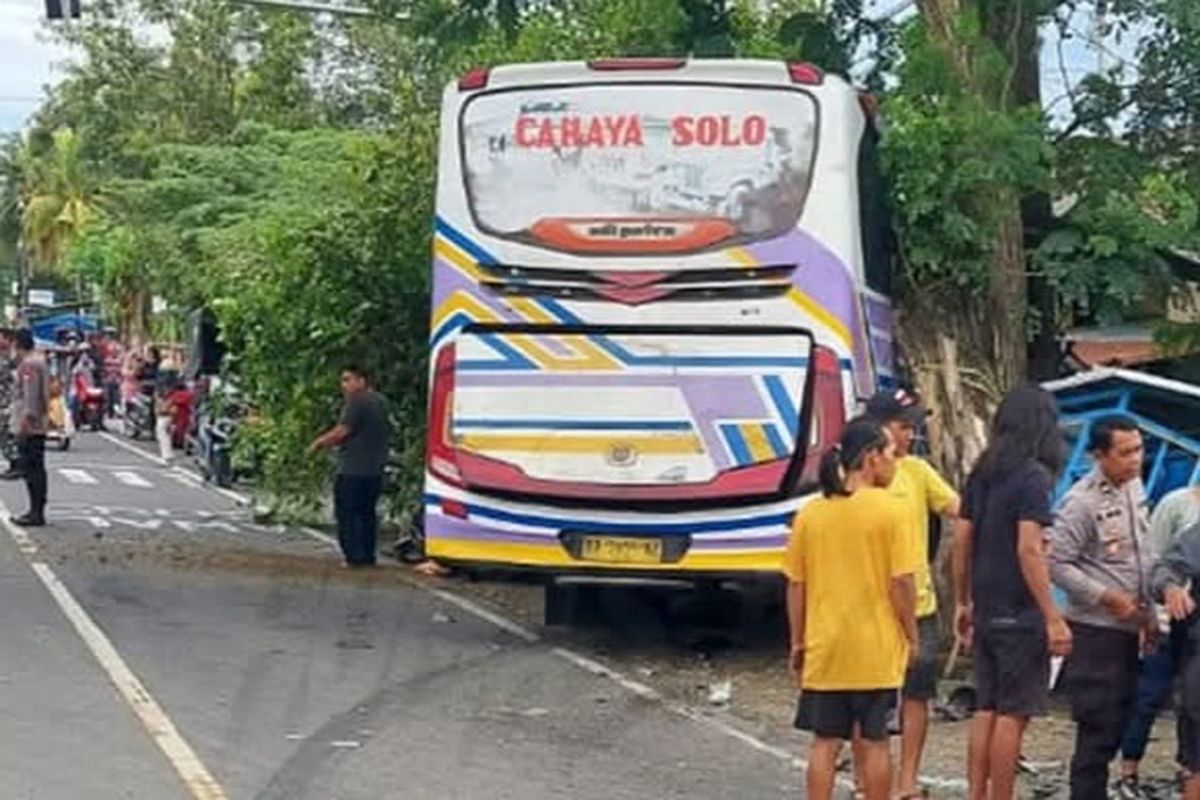Ingin Hindari Sepeda Motor, Bus Penumpang di Malunda Majene Tabrak ...