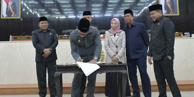 Berita Harian Rapbd Jabar 2023 Terbaru Hari Ini - Kompas.com