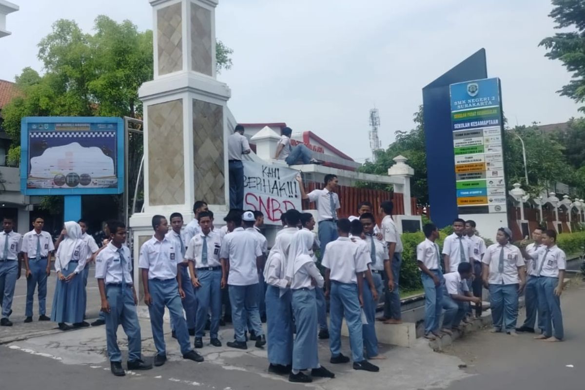 Terancam Gagal Daftar SNBP, Ratusan Siswa SMKN 2 Solo Demo karena Sekolah Lalai