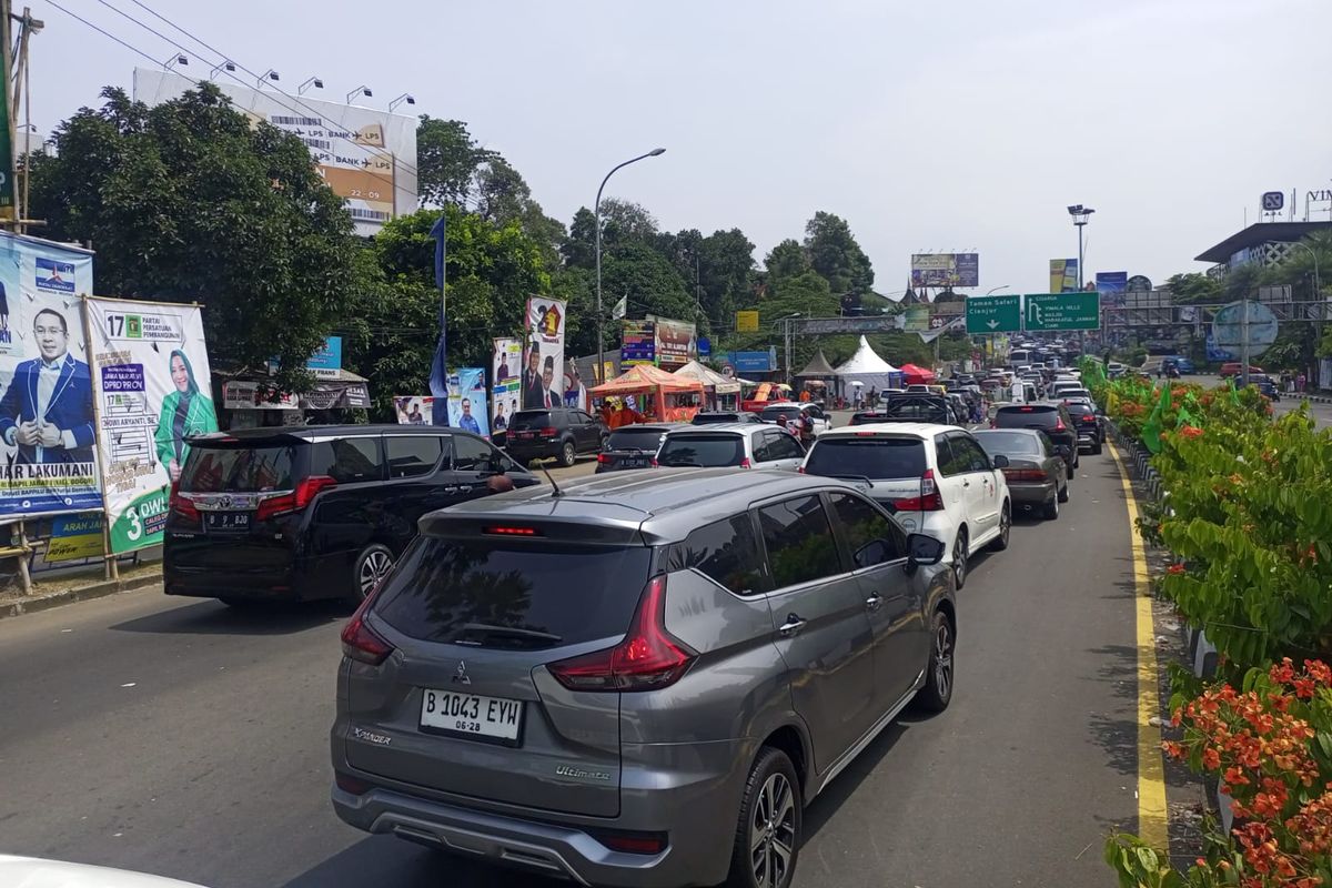 Polisi Berlakukan "One Way" di Jalur Jakarta-Puncak Bogor