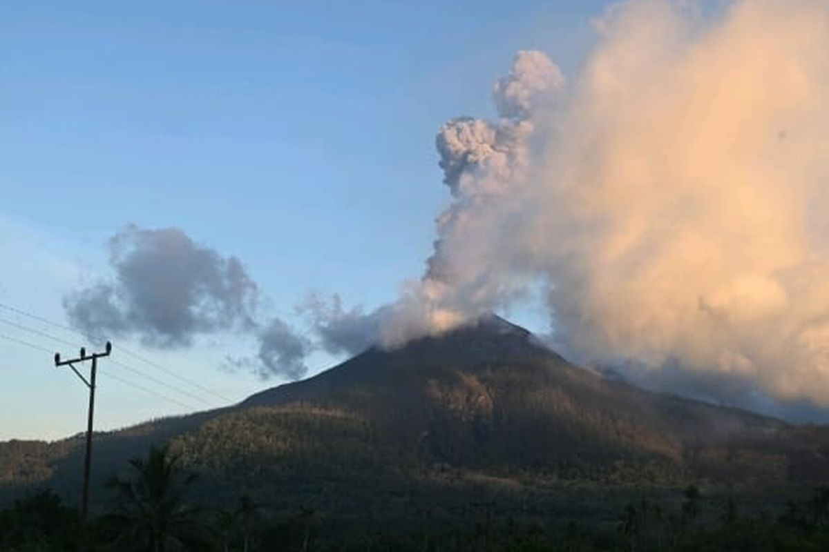 Gunung Lewotobi Meletus 7 Kali dalam 6 Jam, Abu Vulkanik Setinggi 1.500 Meter