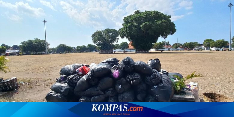 Yogya Darurat Sampah, Turis Asing Keluhkan Tumpukan Sampah di Trotoar