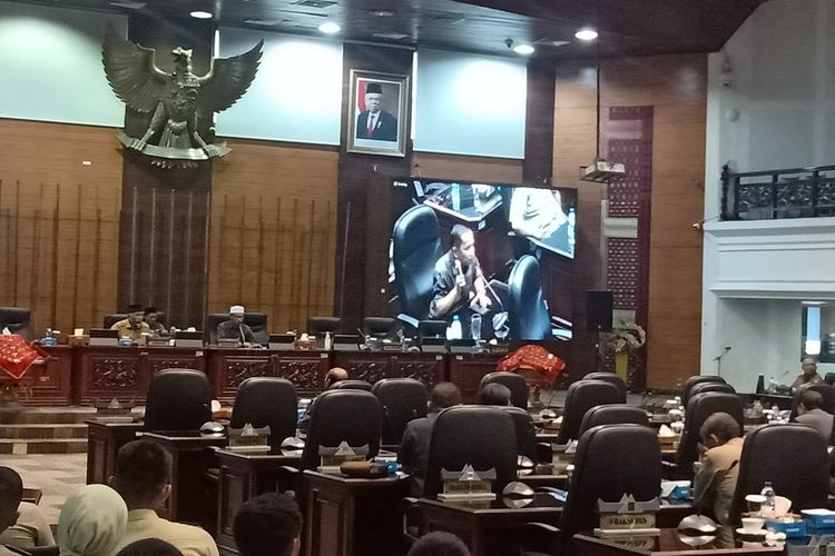 Sidang Paripurna DPRD Sumbar Memanas, Anggota Dewan Interupsi Dugaan ...