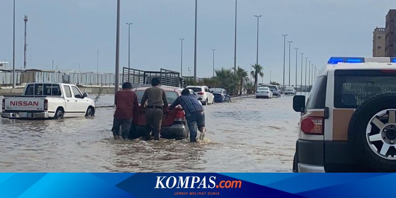 Arab Saudi Diguyur Hujan Lebat, 2 Orang Tewas, Jalan ke Mekkah Ditutup