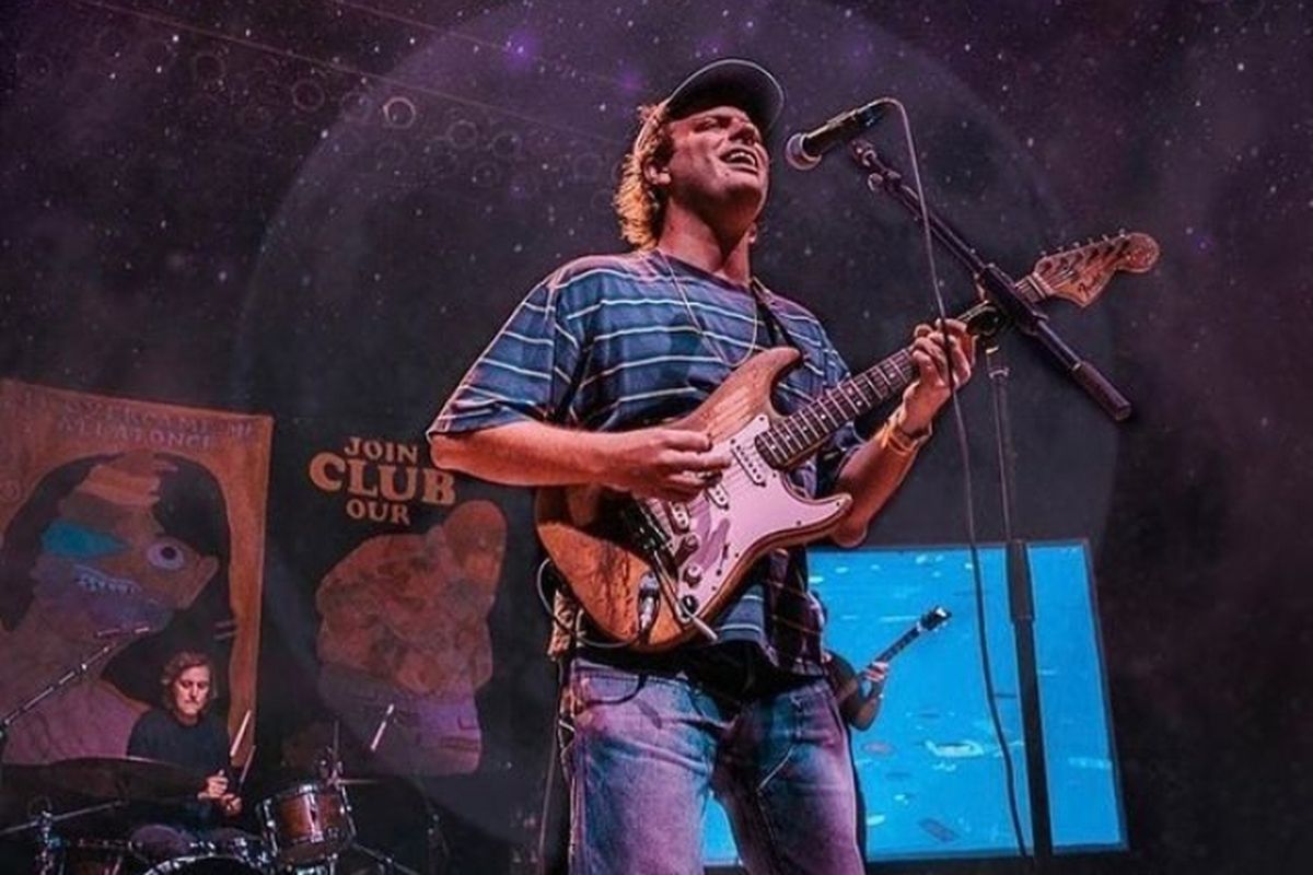 Lirik dan Chord Lagu Dreaming - Mac DeMarco