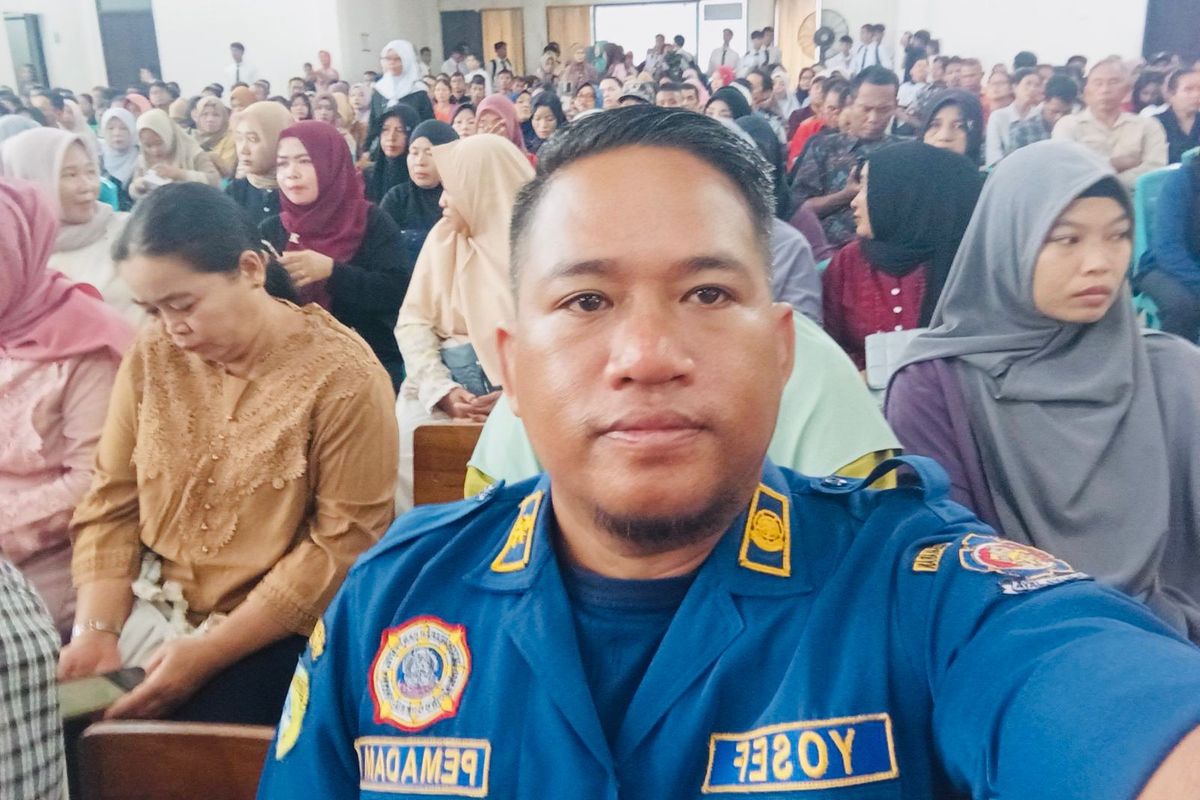 Cerita Yosef, Petugas Damkar Sintang yang Diminta Jadi Wali Murid Ambil Rapor