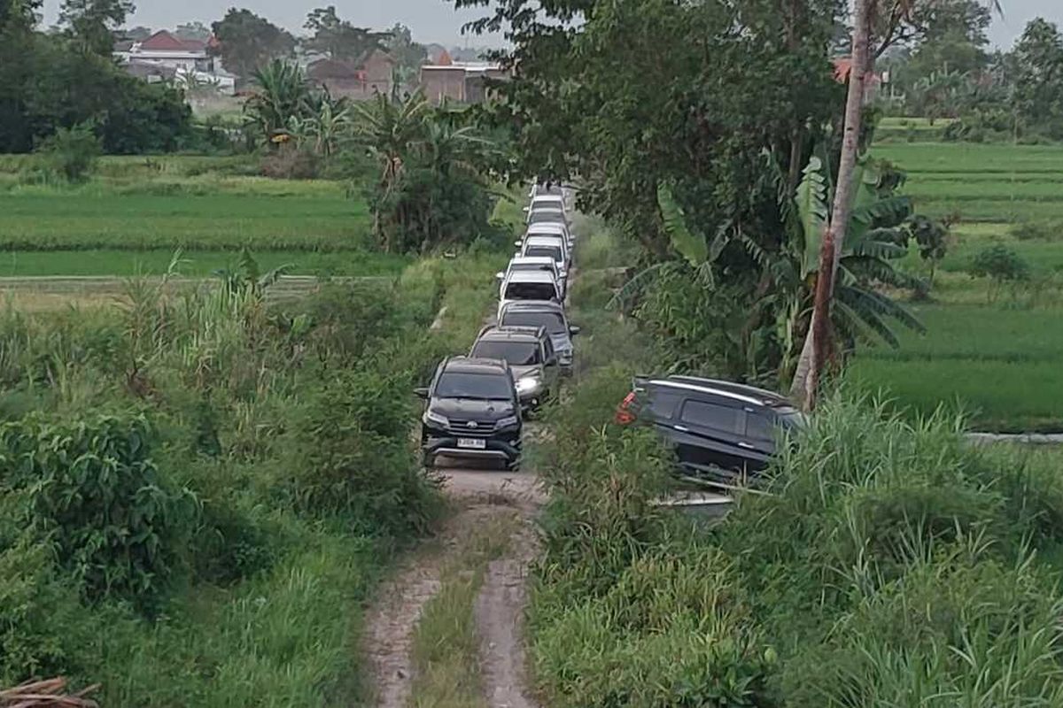 Pemudik Mengular di Area Persawahan Sleman, Ikuti Google Maps Menuju ...