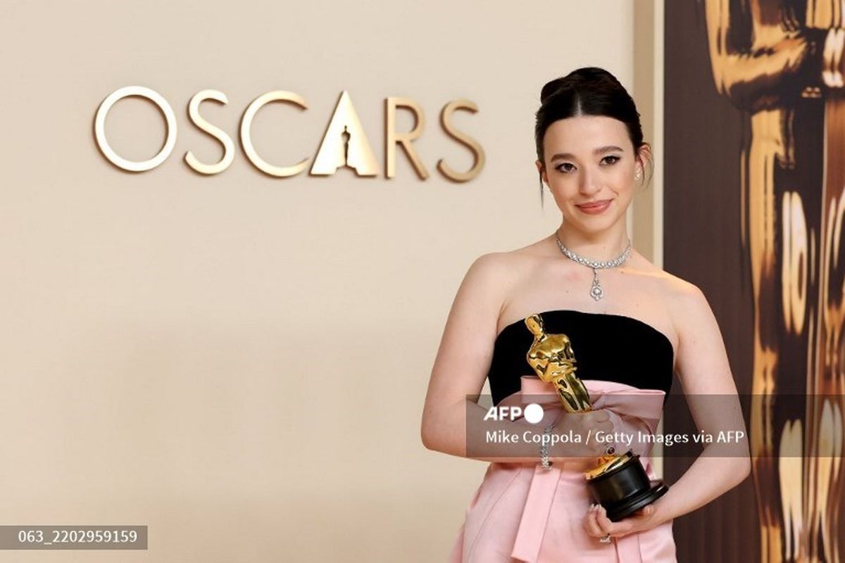 Mikey Madison Menang Oscar 2025, Pakai Gaun Klasik dari Dior