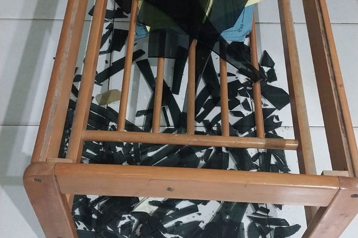 Tak Puas dengan Hasil TKA Anaknya, Camat di Bengkulu Hancurkan Meja Sekolah