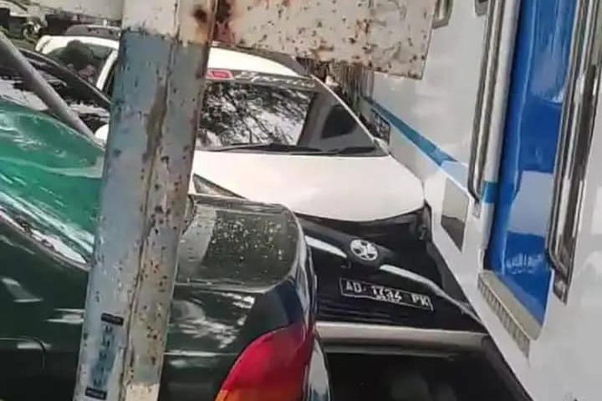 Lagi, Kereta Batara Kresna Tabrak Mobil di Jalan Slamet Riyadi Solo