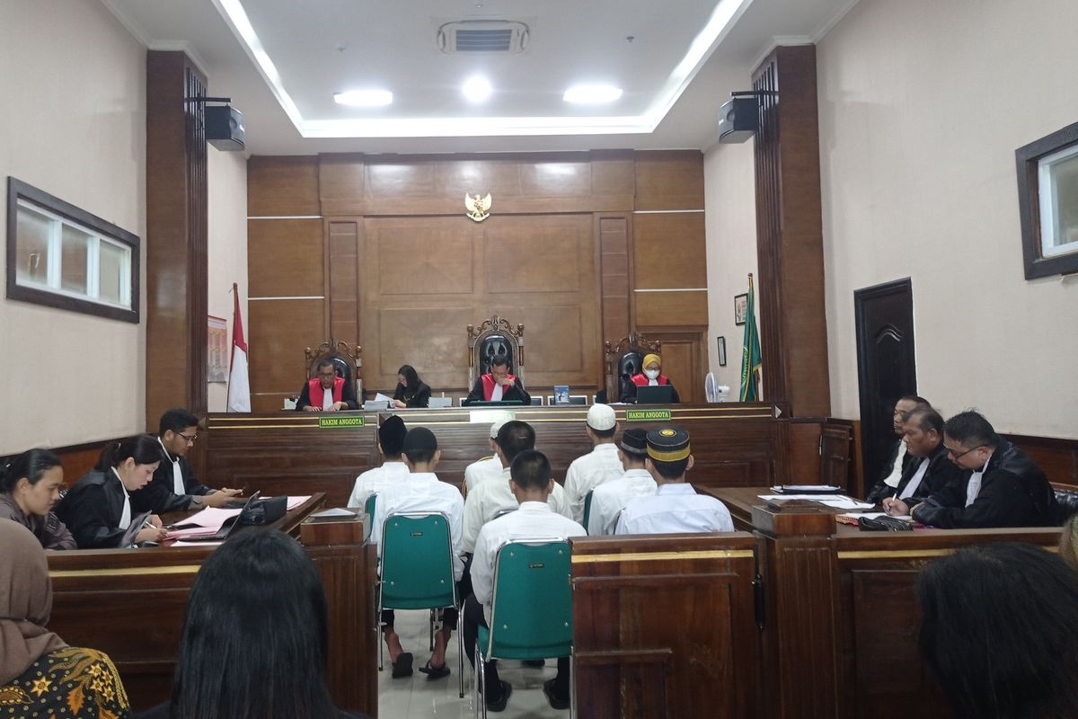 Empat Pendemo Rusuh Akhir Agustus Didakwa Serang Polisi di Mapolres Jakut