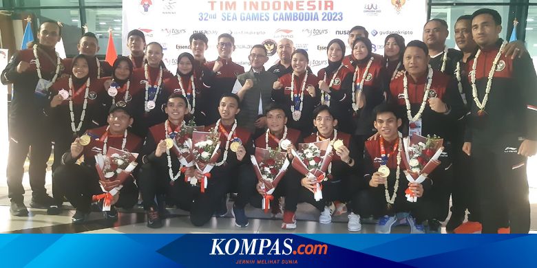 Berkalung Emas dan Bunga, Timnas Hoki Indoor Tiba di Indonesia