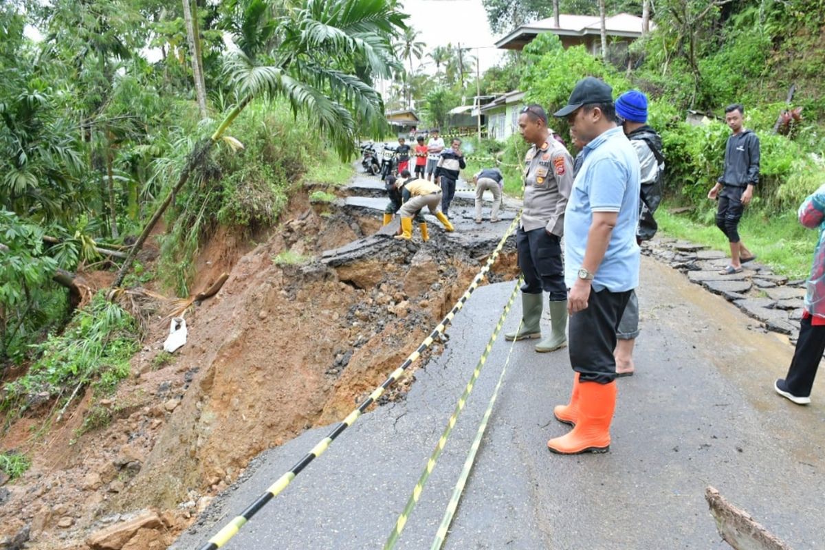 Banjir dan Longsor Meluas, Agam Tanggap Darurat dan Liburkan Sekolah