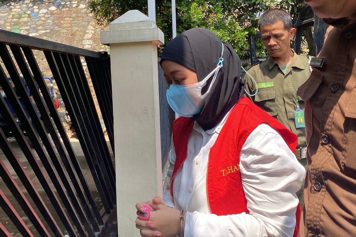 Meita Irianty Tiba di PN Depok untuk Jalani Sidang Perdana Penganiayaan ...