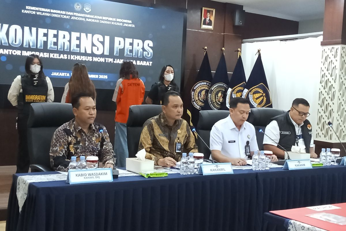 2 PSK Online Asal Uzbekistan Ditangkap di Jakbar, Tarif Rp 15 Juta ...