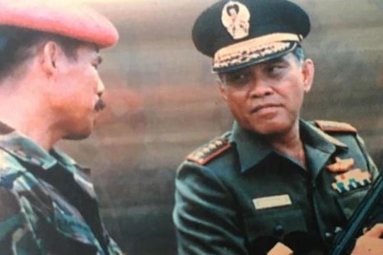 Murka Benny Moerdani Lempar Baret Merah Kopassus