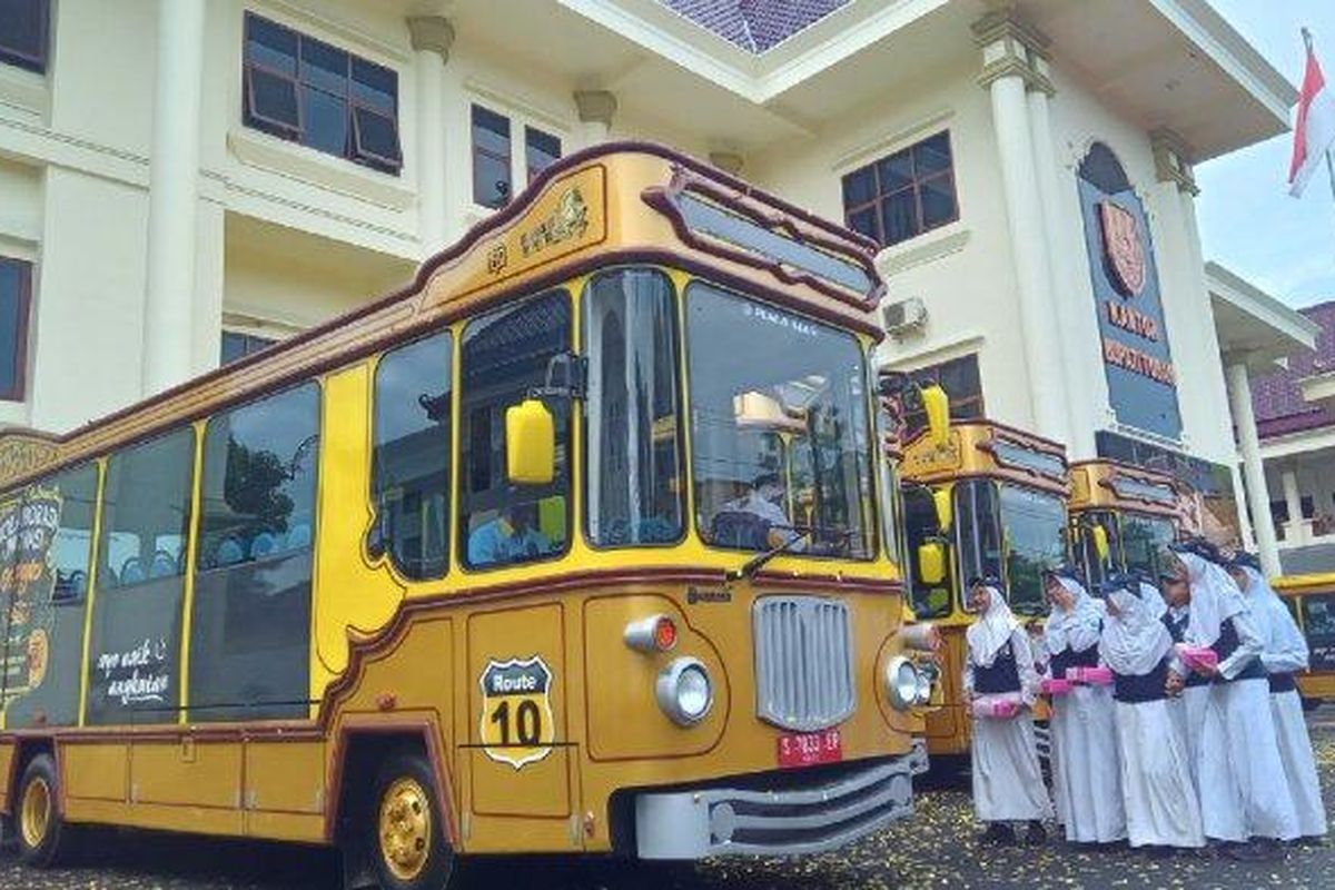 Bukan di Luar Negeri, Ini Bus Sekolah 'Si Mas Ganteng' dari Tuban