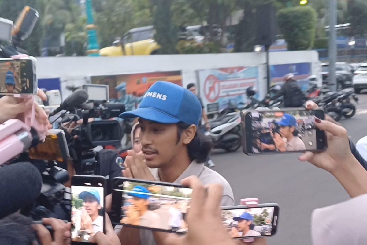 Abidzar Al Ghifari dan Umi Pipik Sambangi Polda Metro Jaya