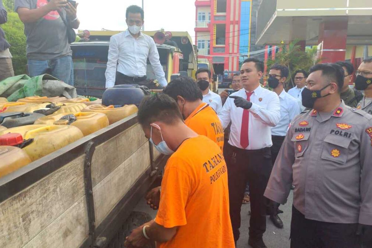 Polisi Bongkar Penimbunan Solar Subsidi Ilegal di Karimun, 3 Orang Ditangkap