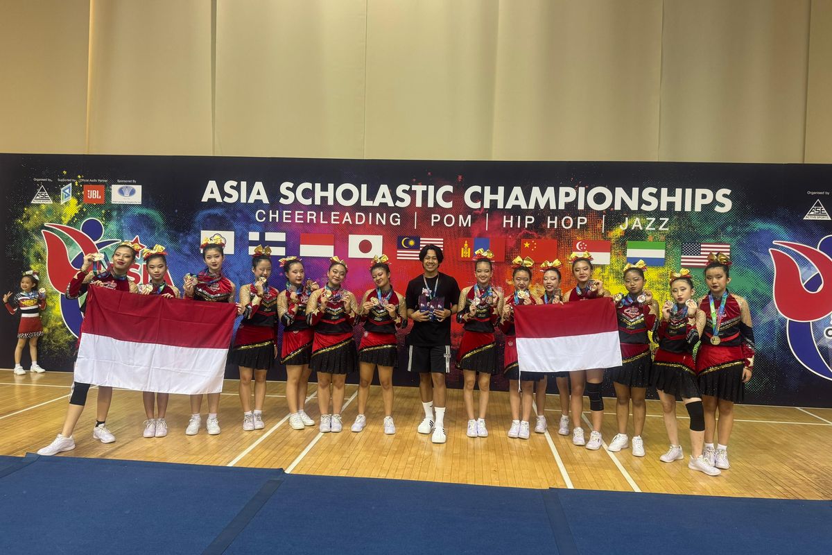 Queens Cheerleading Kibarkan Merah Putih di Singapura, Raih Emas dan ...
