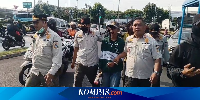 Dianggap Bikin Macet, 9 Pak Ogah di Duren Sawit Diciduk Satpol PP