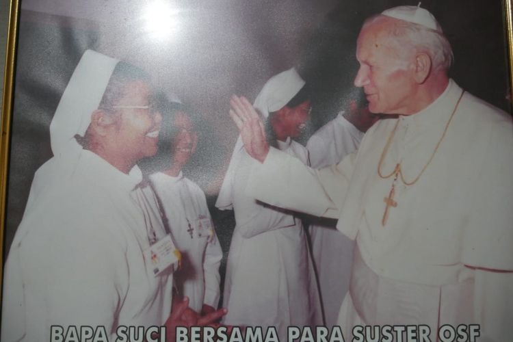 Saat Paus Yohanes Paulus II Mengunjungi Flores...