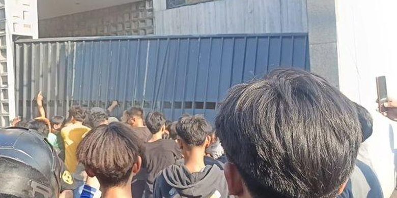 [HOAKS] Ahmad Sahroni Minta Warga Kembalikan Flashdisk Miliknya