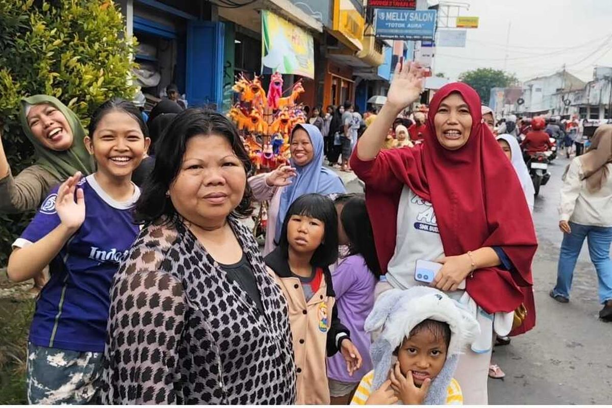 Cerita Ella Sewa Angkot demi Cap Go Meh, Rela Tumpah Ruah di Tengah ...