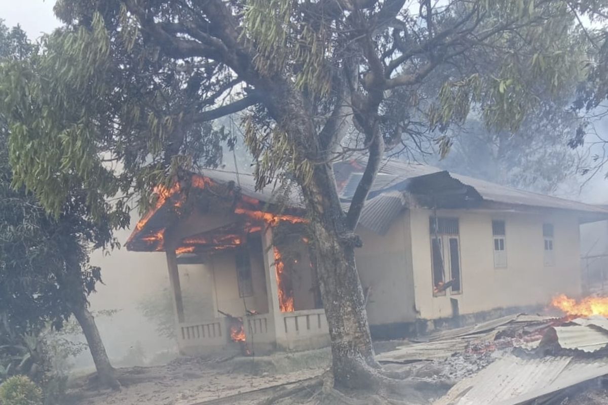 Bentrok di Maluku Tengah, 1 Polisi Tewas Ditembak di Wajah, Rumah Dibakar