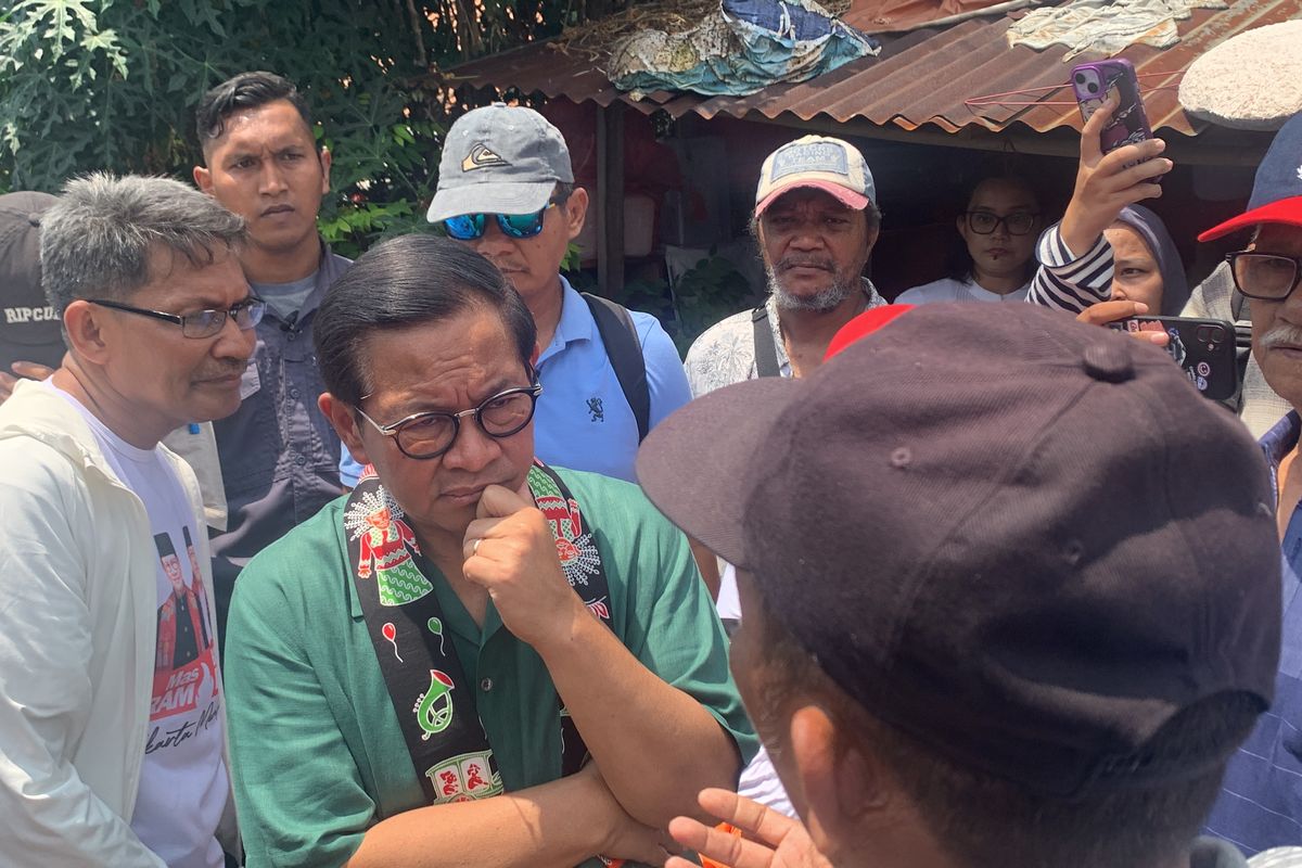 Pramono Janji Bangun Pagar Pembatas Rumah Warga di Pinggir Rel Cideng