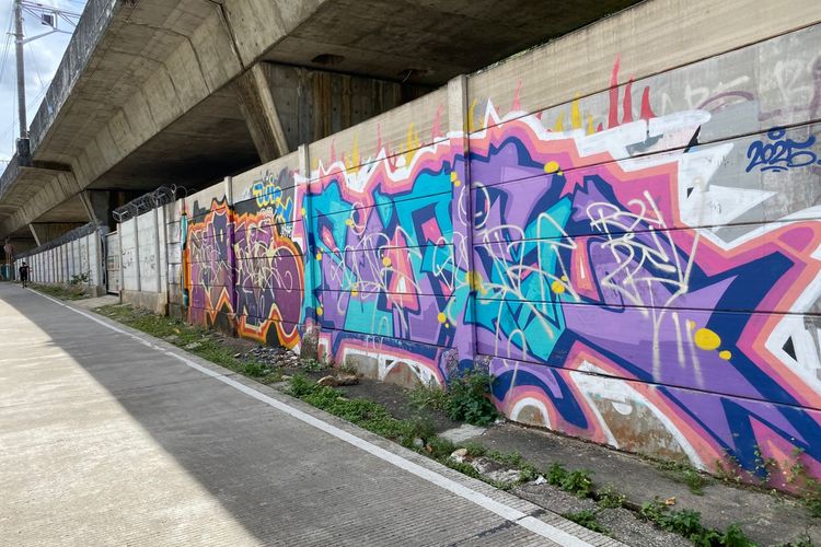 Foto : Jejak Grafiti di Jakarta, Antara Mural Estetik dan Coretan Liar