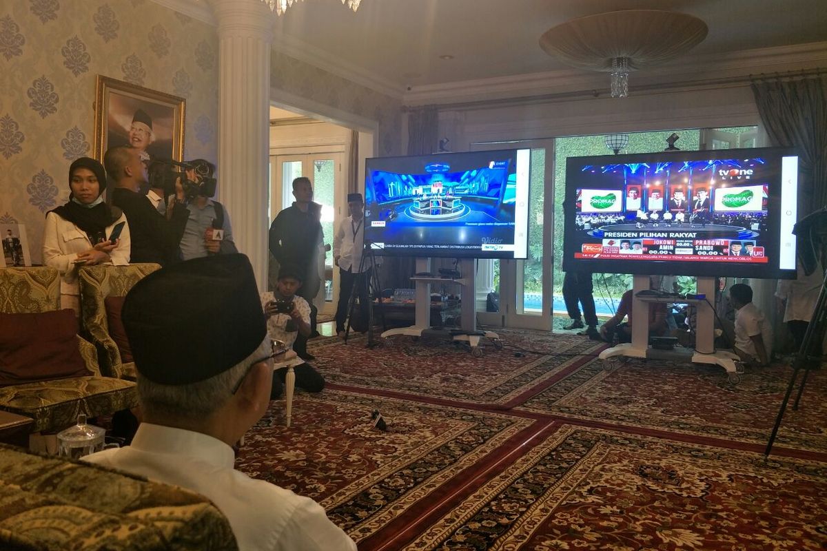 Ma'ruf Amin Tunggu Hasil Quick Count di Kediamannya