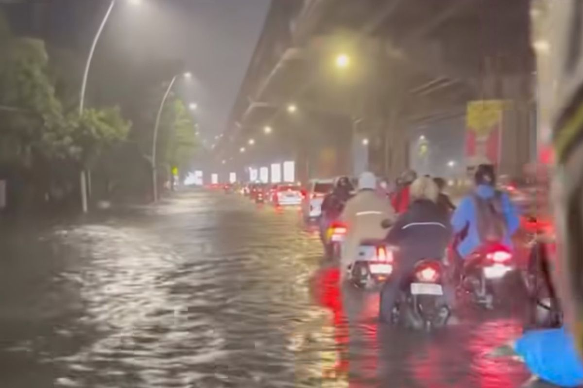 Banjir di Jalan Yos Sudarso Jakut Sudah Surut
