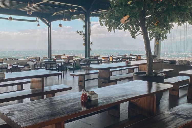Foto : 4 Restoran Keluarga di Dago Atas Bandung dengan View Indah