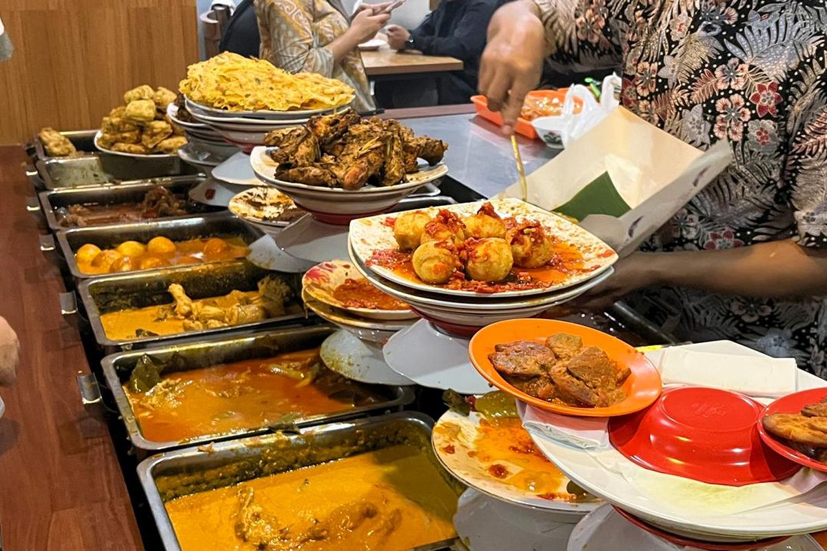 Bopet Mini, Restoran Padang Legendaris di Benhil Jakarta Sejak 1982