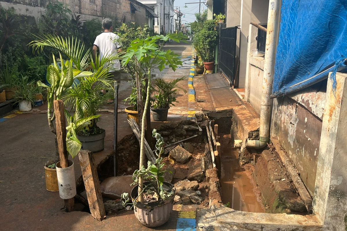 Tiga Rumah Terdampak Bocornya Pipa PDAM di Depok