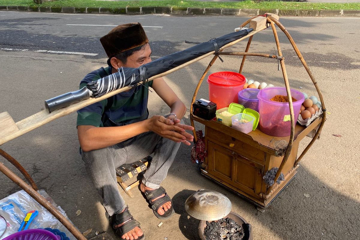 Saat Pedagang Kerak Telor Tak Rasakan Kemeriahan PRJ 2025 di Kemayoran